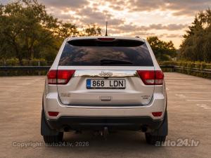 Pelēks Jeep Grand Cherokee 2011 Tartu, ar dzinēja tilpumu 3.00 L un nobraukumu 268 tūkst. km par 8590 €, foto 6 vietnē AUTOMOTO.COM.LV