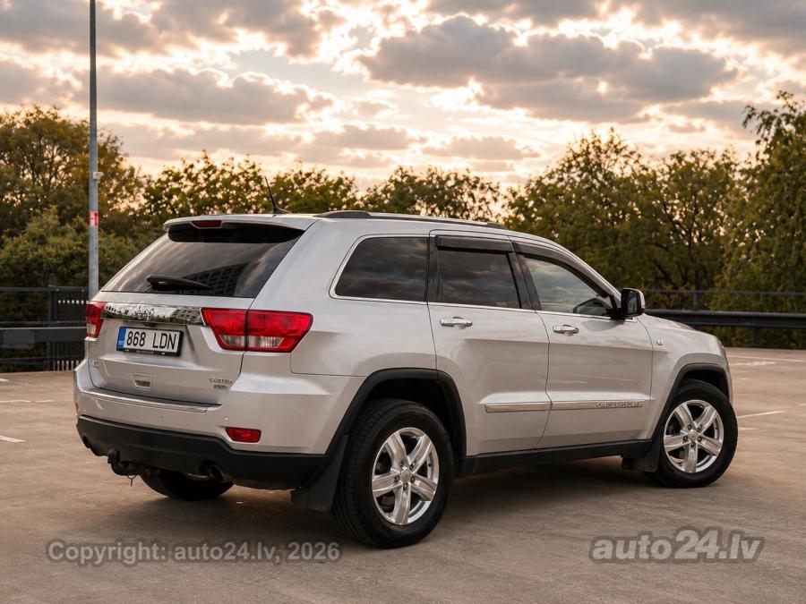Pelēks Jeep Grand Cherokee 2011 Tartu, ar dzinēja tilpumu 3.00 L un nobraukumu 268 tūkst. km par 8590 €, foto 7 vietnē AUTOMOTO.COM.LV
