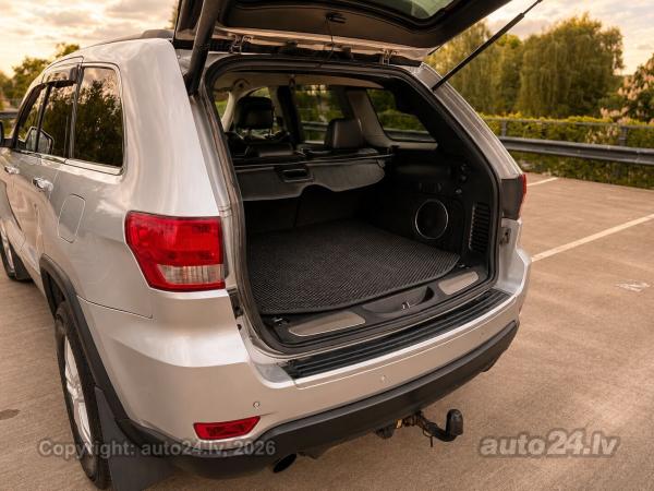 Pelēks Jeep Grand Cherokee 2011 Tartu, ar dzinēja tilpumu 3.00 L un nobraukumu 268 tūkst. km par 8590 €, foto 7 vietnē AUTOMOTO.COM.LV