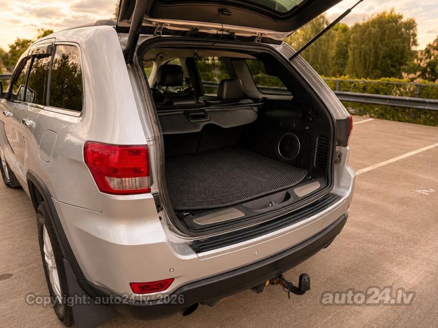 Pelēks Jeep Grand Cherokee 2011 Tartu, ar dzinēja tilpumu 3.00 L un nobraukumu 268 tūkst. km par 8590 €, foto 8 vietnē AUTOMOTO.COM.LV