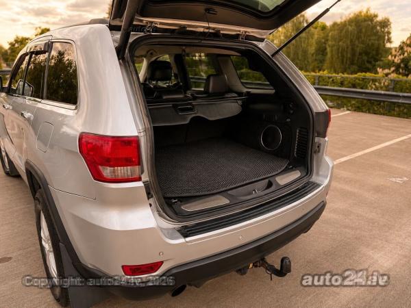 Pelēks Jeep Grand Cherokee 2011 Tartu, ar dzinēja tilpumu 3.00 L un nobraukumu 268 tūkst. km par 8590 €, foto 7 vietnē AUTOMOTO.COM.LV
