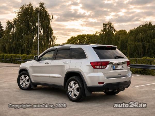 Grey Jeep Grand Cherokee 2011 in Tartu, with an engine capacity of 3.00 L and mileage of 268 thousand km for 7999 €, photo 4 on AUTOMOTO.COM.LV