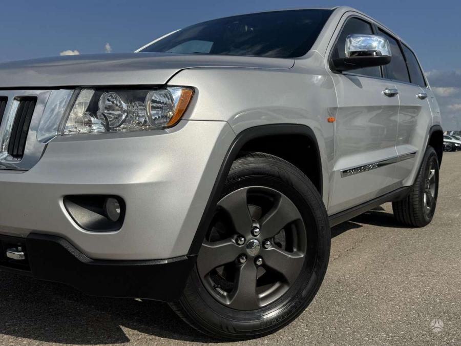 Pelēks Jeep Grand Cherokee 2011 Viļņa, ar dzinēja tilpumu 3.60 L un nobraukumu 216 tūkst. km par 6990 €, foto 6 vietnē AUTOMOTO.COM.LV