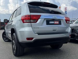 Pelēks Jeep Grand Cherokee 2011 Viļņa, ar dzinēja tilpumu 3.60 L un nobraukumu 216 tūkst. km par 6990 €, foto 12 vietnē AUTOMOTO.COM.LV