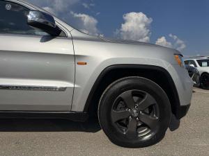 Pelēks Jeep Grand Cherokee 2011 Viļņa, ar dzinēja tilpumu 3.60 L un nobraukumu 216 tūkst. km par 6990 €, foto 15 vietnē AUTOMOTO.COM.LV