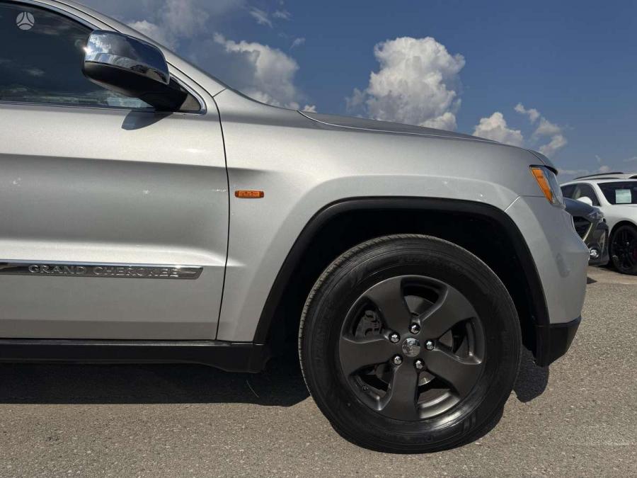 Pelēks Jeep Grand Cherokee 2011 Viļņa, ar dzinēja tilpumu 3.60 L un nobraukumu 216 tūkst. km par 6990 €, foto 15 vietnē AUTOMOTO.COM.LV