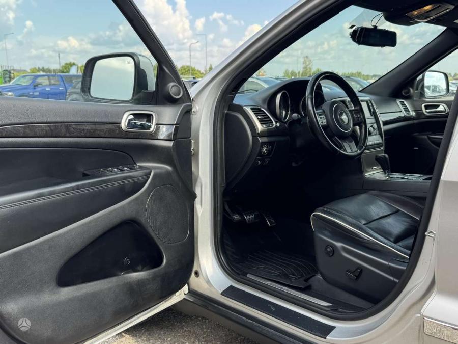 Pelēks Jeep Grand Cherokee 2011 Viļņa, ar dzinēja tilpumu 3.60 L un nobraukumu 216 tūkst. km par 6990 €, foto 17 vietnē AUTOMOTO.COM.LV