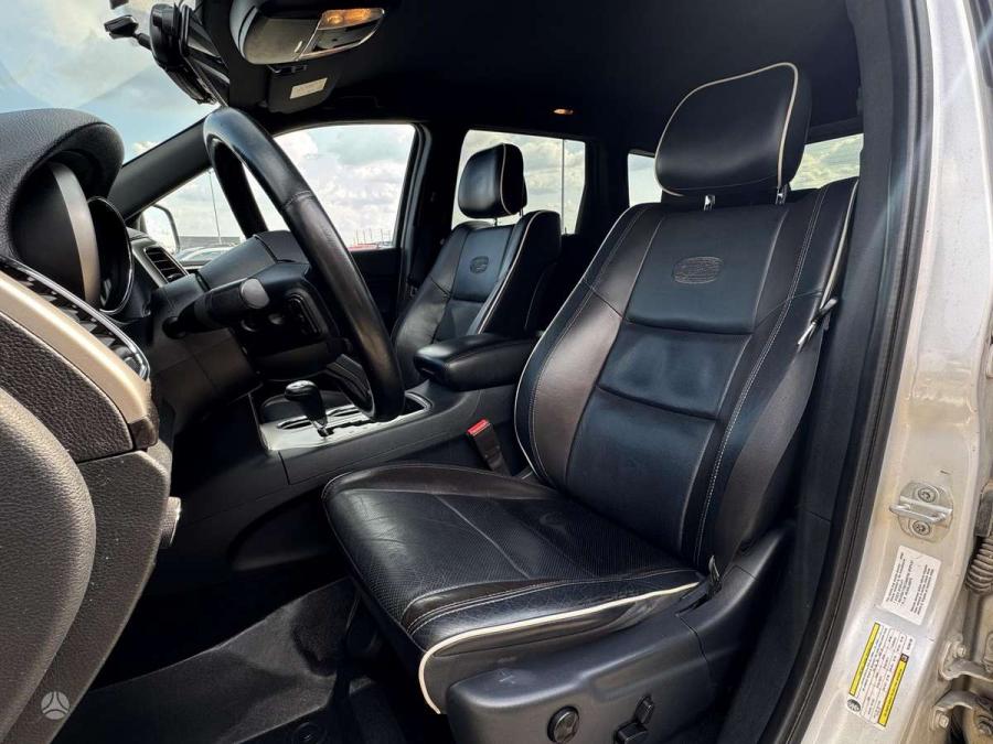 Pelēks Jeep Grand Cherokee 2011 Viļņa, ar dzinēja tilpumu 3.60 L un nobraukumu 216 tūkst. km par 6990 €, foto 19 vietnē AUTOMOTO.COM.LV