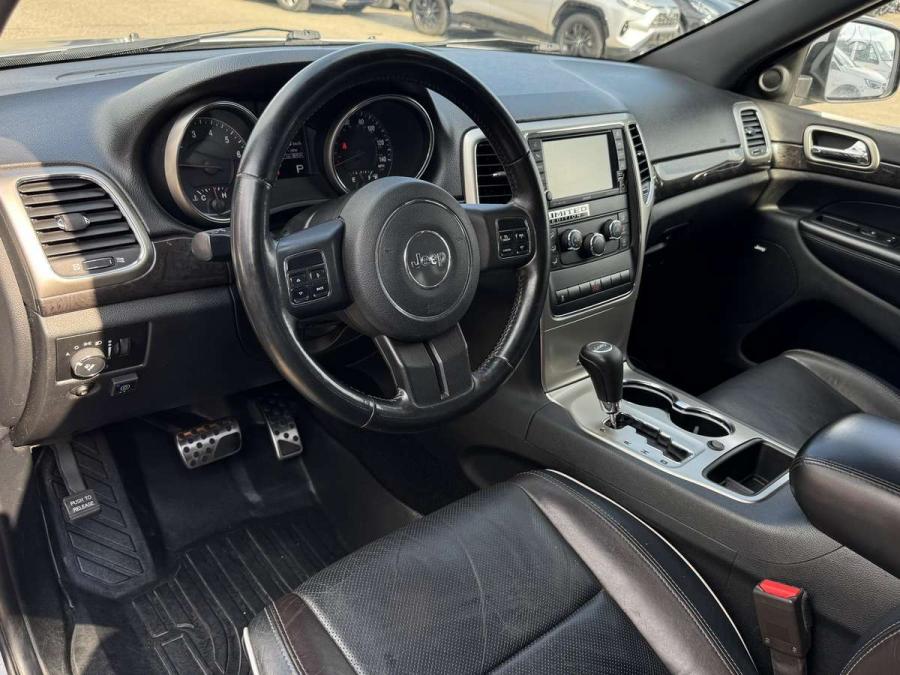 Pelēks Jeep Grand Cherokee 2011 Viļņa, ar dzinēja tilpumu 3.60 L un nobraukumu 216 tūkst. km par 6990 €, foto 20 vietnē AUTOMOTO.COM.LV