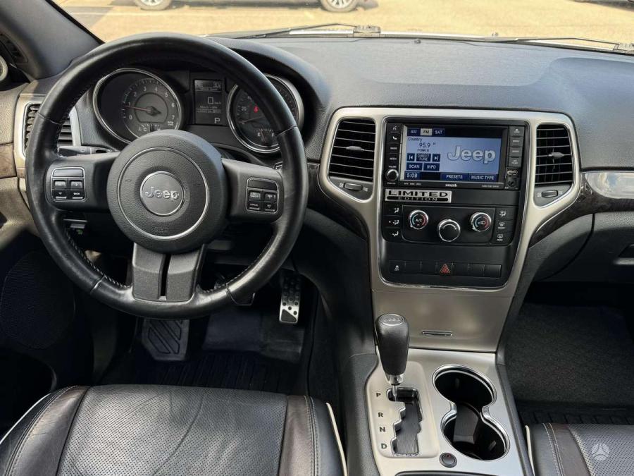 Pelēks Jeep Grand Cherokee 2011 Viļņa, ar dzinēja tilpumu 3.60 L un nobraukumu 216 tūkst. km par 6990 €, foto 27 vietnē AUTOMOTO.COM.LV
