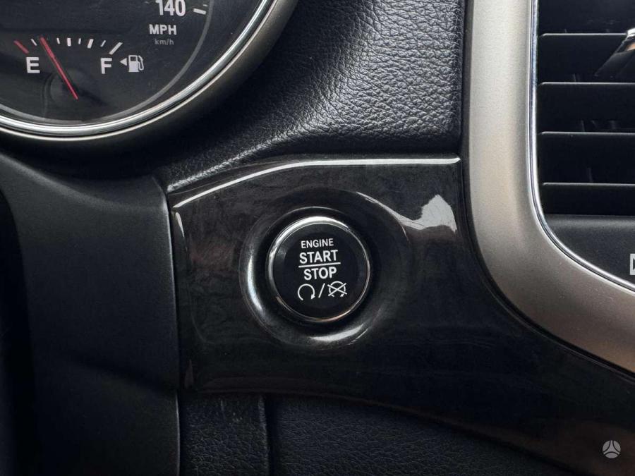 Pelēks Jeep Grand Cherokee 2011 Viļņa, ar dzinēja tilpumu 3.60 L un nobraukumu 216 tūkst. km par 6990 €, foto 31 vietnē AUTOMOTO.COM.LV