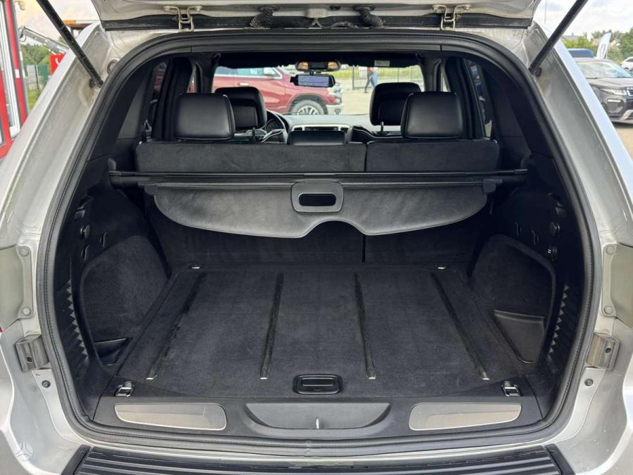 Pelēks Jeep Grand Cherokee 2011 Viļņa, ar dzinēja tilpumu 3.60 L un nobraukumu 216 tūkst. km par 6990 €, foto 34 vietnē AUTOMOTO.COM.LV