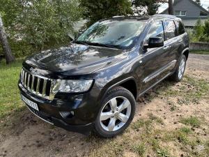 Pelēks Jeep Grand Cherokee 2011 Viļņa, ar dzinēja tilpumu 2.99 L un nobraukumu 166 tūkst. km par 8600 €, foto  vietnē AUTOMOTO.COM.LV