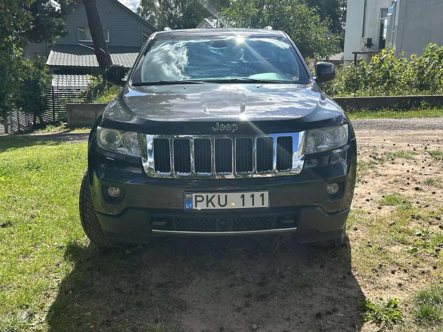 Pelēks Jeep Grand Cherokee 2011 Viļņa, ar dzinēja tilpumu 2.99 L un nobraukumu 166 tūkst. km par 8600 €, foto 3 vietnē AUTOMOTO.COM.LV