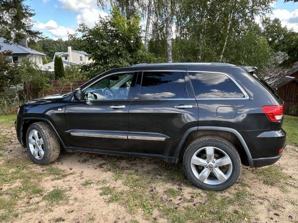 Pelēks Jeep Grand Cherokee 2011 Viļņa, ar dzinēja tilpumu 2.99 L un nobraukumu 166 tūkst. km par 8600 €, foto 3 vietnē AUTOMOTO.COM.LV