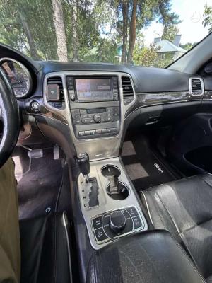 Pelēks Jeep Grand Cherokee 2011 Viļņa, ar dzinēja tilpumu 2.99 L un nobraukumu 166 tūkst. km par 8600 €, foto 9 vietnē AUTOMOTO.COM.LV