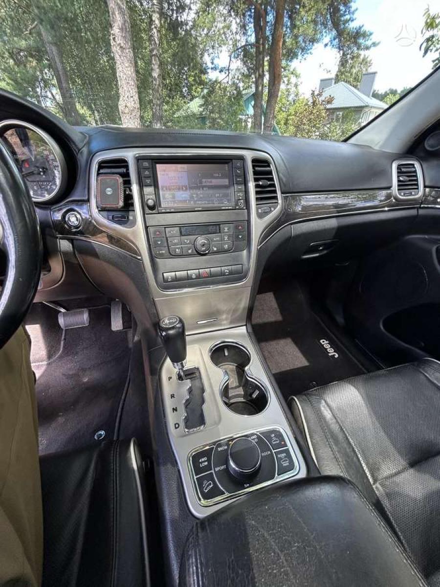 Pelēks Jeep Grand Cherokee 2011 Viļņa, ar dzinēja tilpumu 2.99 L un nobraukumu 166 tūkst. km par 8600 €, foto 9 vietnē AUTOMOTO.COM.LV