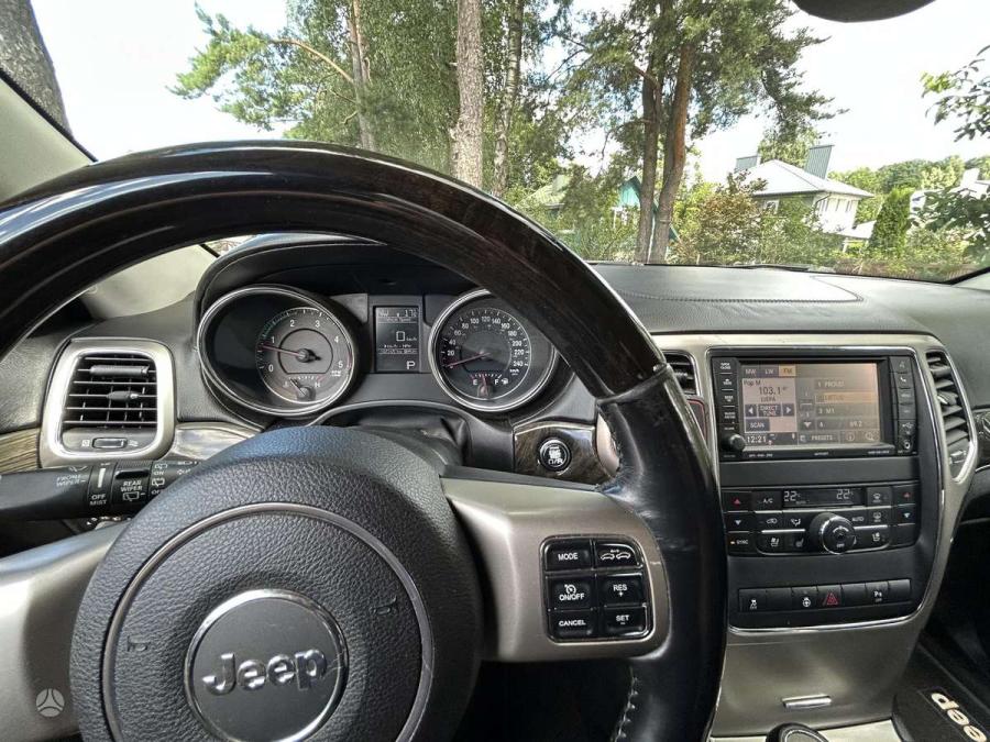 Pelēks Jeep Grand Cherokee 2011 Viļņa, ar dzinēja tilpumu 2.99 L un nobraukumu 166 tūkst. km par 8600 €, foto 12 vietnē AUTOMOTO.COM.LV