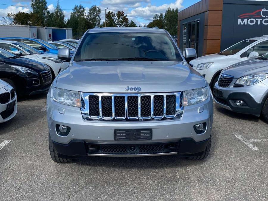 Grey Jeep Grand Cherokee 2011 in Panevezys, with an engine capacity of 2.99 L and mileage of 155 thousand km for 8500 €, photo 4 on AUTOMOTO.COM.LV