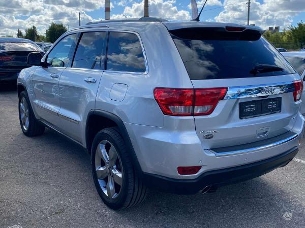 Grey Jeep Grand Cherokee 2011 in Panevezys, with an engine capacity of 2.99 L and mileage of 155 thousand km for 8500 €, photo 5 on AUTOMOTO.COM.LV