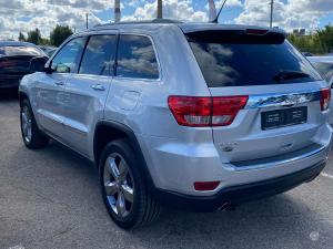 Grey Jeep Grand Cherokee 2011 in Panevezys, with an engine capacity of 2.99 L and mileage of 155 thousand km for 8500 €, photo 5 on AUTOMOTO.COM.LV