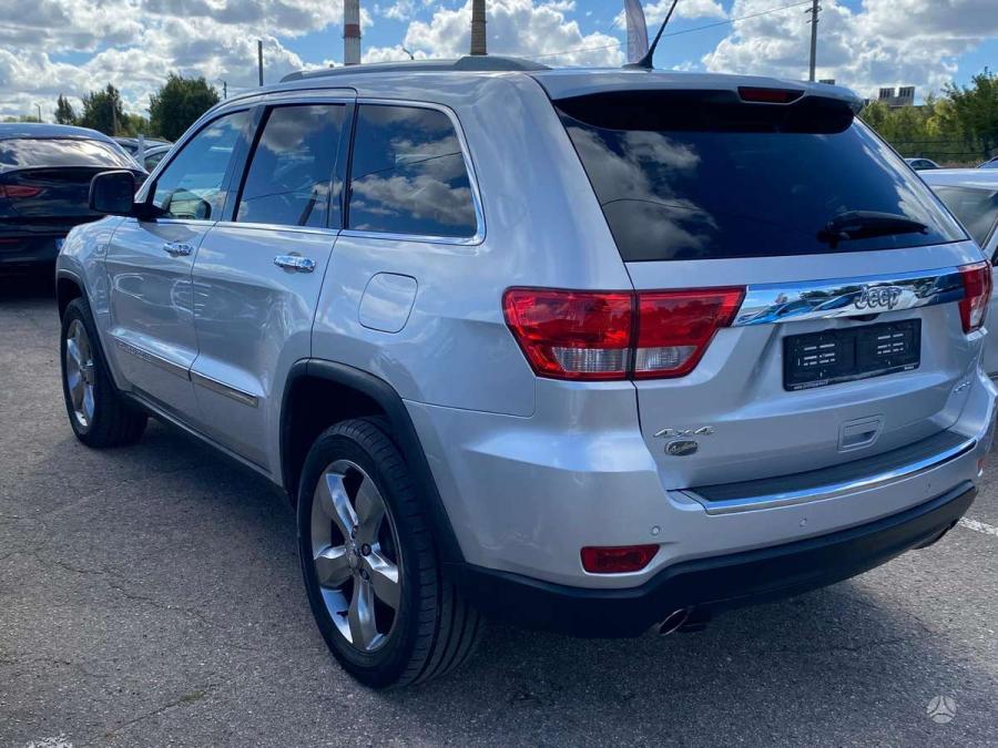 Grey Jeep Grand Cherokee 2011 in Panevezys, with an engine capacity of 2.99 L and mileage of 155 thousand km for 8500 €, photo 5 on AUTOMOTO.COM.LV