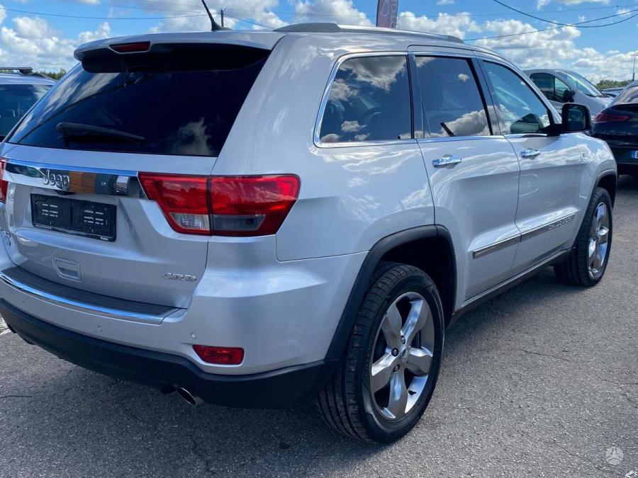 Grey Jeep Grand Cherokee 2011 in Panevezys, with an engine capacity of 2.99 L and mileage of 155 thousand km for 8500 €, photo 6 on AUTOMOTO.COM.LV