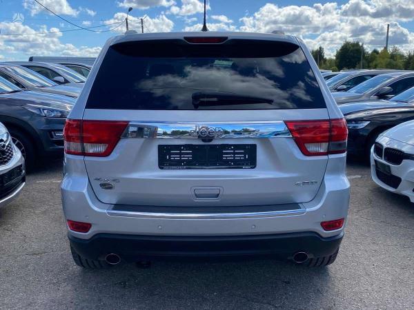 Grey Jeep Grand Cherokee 2011 in Panevezys, with an engine capacity of 2.99 L and mileage of 155 thousand km for 8500 €, photo 7 on AUTOMOTO.COM.LV