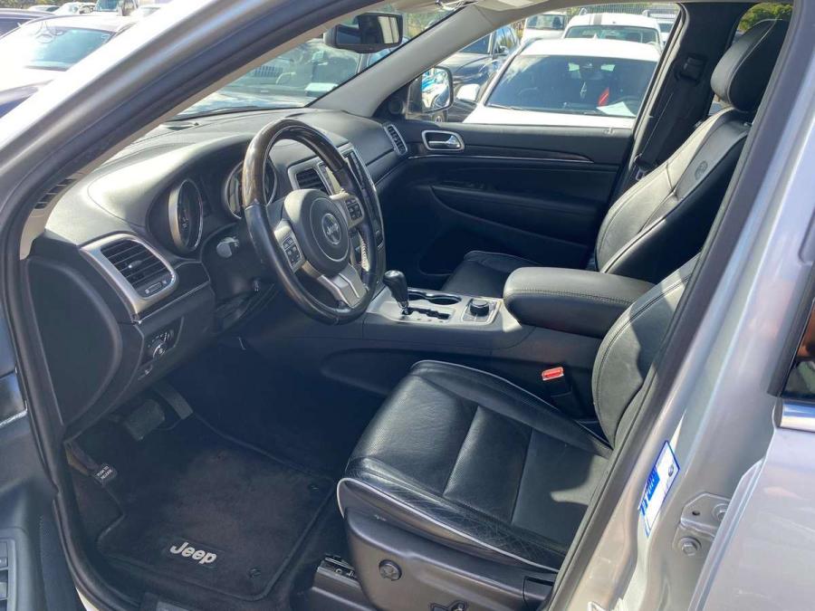 Grey Jeep Grand Cherokee 2011 in Panevezys, with an engine capacity of 2.99 L and mileage of 155 thousand km for 8500 €, photo 8 on AUTOMOTO.COM.LV