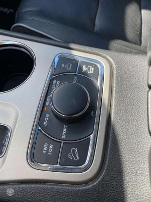 Grey Jeep Grand Cherokee 2011 in Panevezys, with an engine capacity of 2.99 L and mileage of 155 thousand km for 8500 €, photo 11 on AUTOMOTO.COM.LV