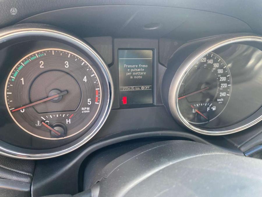 Grey Jeep Grand Cherokee 2011 in Panevezys, with an engine capacity of 2.99 L and mileage of 155 thousand km for 8500 €, photo 12 on AUTOMOTO.COM.LV