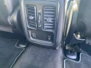 Grey Jeep Grand Cherokee 2011 in Panevezys, with an engine capacity of 2.99 L and mileage of 155 thousand km for 8500 €, photo 17 on AUTOMOTO.COM.LV