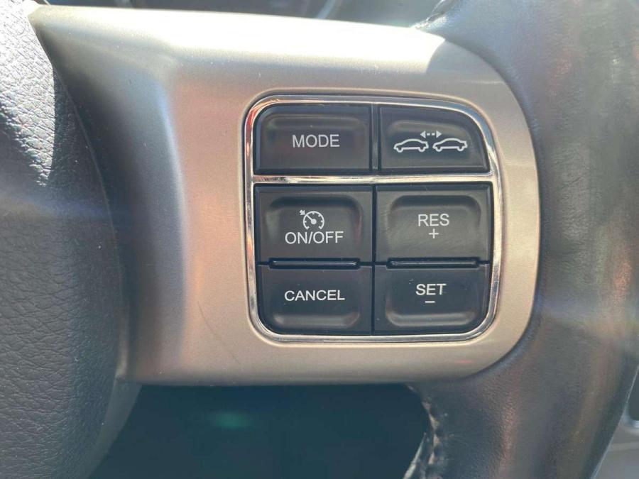 Grey Jeep Grand Cherokee 2011 in Panevezys, with an engine capacity of 2.99 L and mileage of 155 thousand km for 8500 €, photo 18 on AUTOMOTO.COM.LV