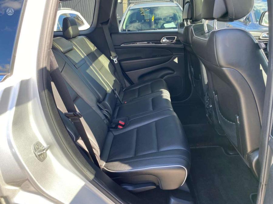 Grey Jeep Grand Cherokee 2011 in Panevezys, with an engine capacity of 2.99 L and mileage of 155 thousand km for 8500 €, photo 20 on AUTOMOTO.COM.LV