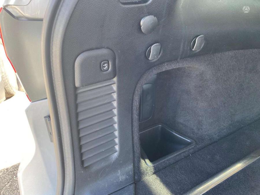 Grey Jeep Grand Cherokee 2011 in Panevezys, with an engine capacity of 2.99 L and mileage of 155 thousand km for 8500 €, photo 23 on AUTOMOTO.COM.LV