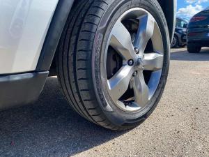 Grey Jeep Grand Cherokee 2011 in Panevezys, with an engine capacity of 2.99 L and mileage of 155 thousand km for 8500 €, photo 27 on AUTOMOTO.COM.LV