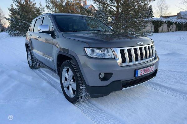 Grey Jeep Grand Cherokee 2012 in Mazeikiai, with an engine capacity of 3.60 L and mileage of 251 thousand km for 8400 €, photo 1 on AUTOMOTO.COM.LV
