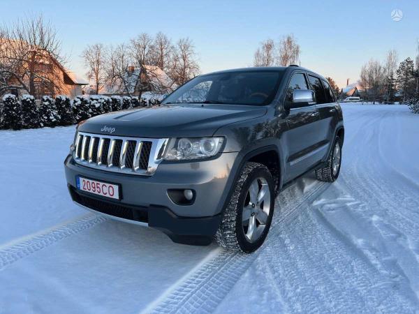 Grey Jeep Grand Cherokee 2012 in Mazeikiai, with an engine capacity of 3.60 L and mileage of 251 thousand km for 8400 €, photo 2 on AUTOMOTO.COM.LV