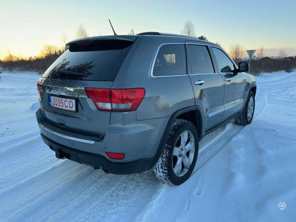 Grey Jeep Grand Cherokee 2012 in Mazeikiai, with an engine capacity of 3.60 L and mileage of 251 thousand km for 8400 €, photo 4 on AUTOMOTO.COM.LV