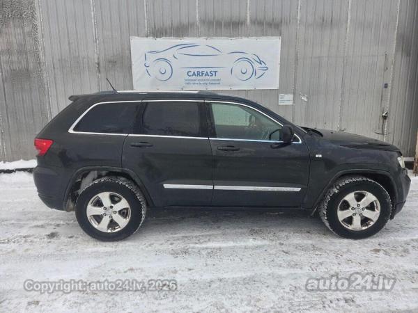 Pelēks Jeep Grand Cherokee 2012 Tallina, ar dzinēja tilpumu 3.00 L un nobraukumu 239 tūkst. km par 8900 €, foto 1 vietnē AUTOMOTO.COM.LV