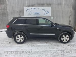 Pelēks Jeep Grand Cherokee 2012 Tallina, ar dzinēja tilpumu 3.00 L un nobraukumu 239 tūkst. km par 8900 €, foto  vietnē AUTOMOTO.COM.LV