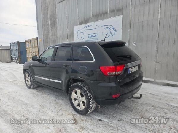 Grey Jeep Grand Cherokee 2012 in Tallinn, with an engine capacity of 3.00 L and mileage of 239 thousand km for 8900 €, photo 5 on AUTOMOTO.COM.LV