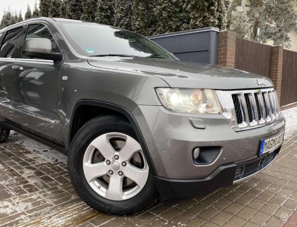 Grey Jeep Grand Cherokee 2012 in Marijampole, with an engine capacity of 2.99 L and mileage of 243 thousand km for 8850 €, photo 7 on AUTOMOTO.COM.LV