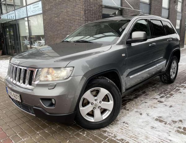 Grey Jeep Grand Cherokee 2012 in Marijampole, with an engine capacity of 2.99 L and mileage of 243 thousand km for 8850 €, photo 8 on AUTOMOTO.COM.LV
