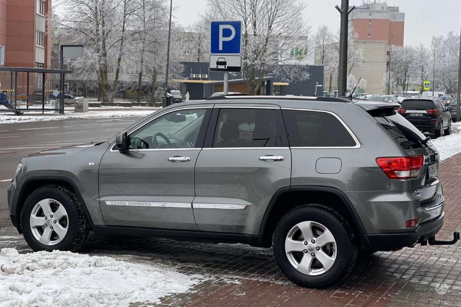 Grey Jeep Grand Cherokee 2012 in Marijampole, with an engine capacity of 2.99 L and mileage of 243 thousand km for 8850 €, photo 11 on AUTOMOTO.COM.LV