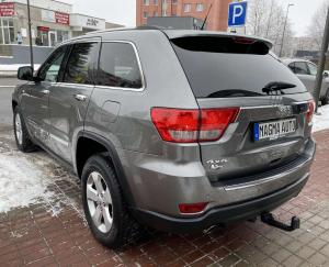Grey Jeep Grand Cherokee 2012 in Marijampole, with an engine capacity of 2.99 L and mileage of 243 thousand km for 8850 €, photo 12 on AUTOMOTO.COM.LV