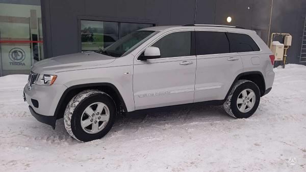 Pelēks Jeep Grand Cherokee 2012 Šauļi, ar dzinēja tilpumu 3.60 L un nobraukumu 303 tūkst. km par 7400 €, foto 4 vietnē AUTOMOTO.COM.LV