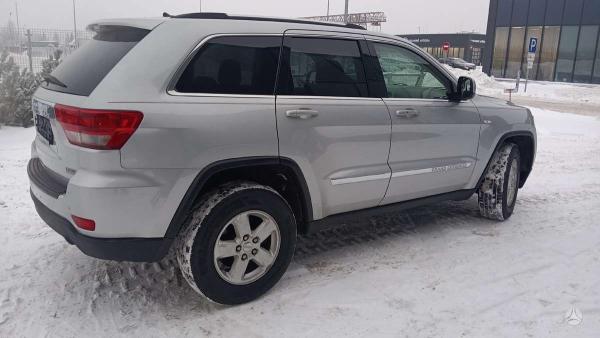 Pelēks Jeep Grand Cherokee 2012 Šauļi, ar dzinēja tilpumu 3.60 L un nobraukumu 303 tūkst. km par 7400 €, foto 9 vietnē AUTOMOTO.COM.LV