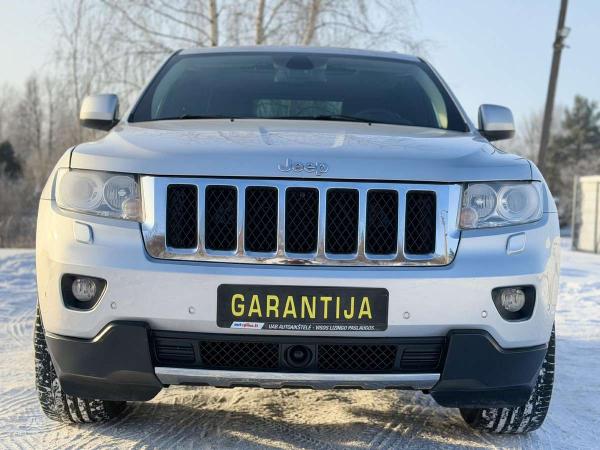Grey Jeep Grand Cherokee 2012 in Siauliai, with an engine capacity of 2.99 L and mileage of 244 thousand km for 10950 €, photo 5 on AUTOMOTO.COM.LV