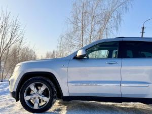 Grey Jeep Grand Cherokee 2012 in Siauliai, with an engine capacity of 2.99 L and mileage of 244 thousand km for 10950 €, photo 11 on AUTOMOTO.COM.LV